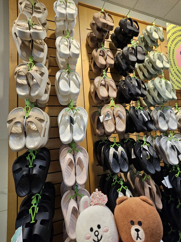 CROCS - Updated October 2025 - 61 Photos & 53 Reviews - 1450 Ala Moana ...