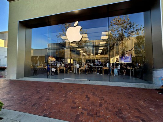Apple Victoria Gardens 12461 S Mainstreet Rancho Cucamonga CA 91739 US MapQuest