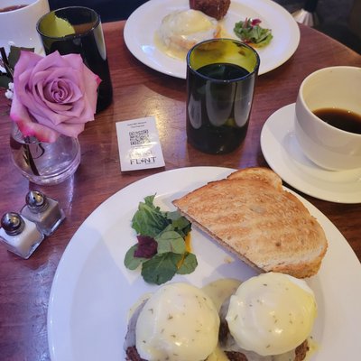 POACHED BREAKFAST BISTRO - 48 Photos & 78 Reviews - 259 2 Avenue S ...