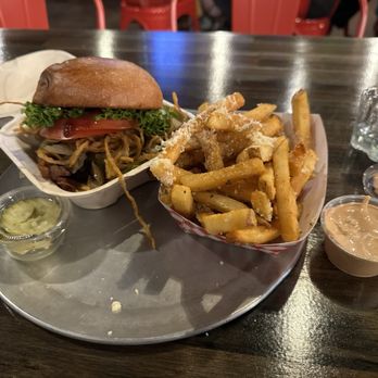 BURGER ME! - Updated August 2024 - 414 Photos & 642 Reviews - 6280 ...