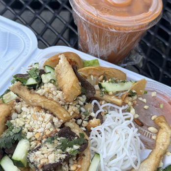 LOVING HUT - Updated March 2025 - 460 Photos & 523 Reviews - 524 Irving ...
