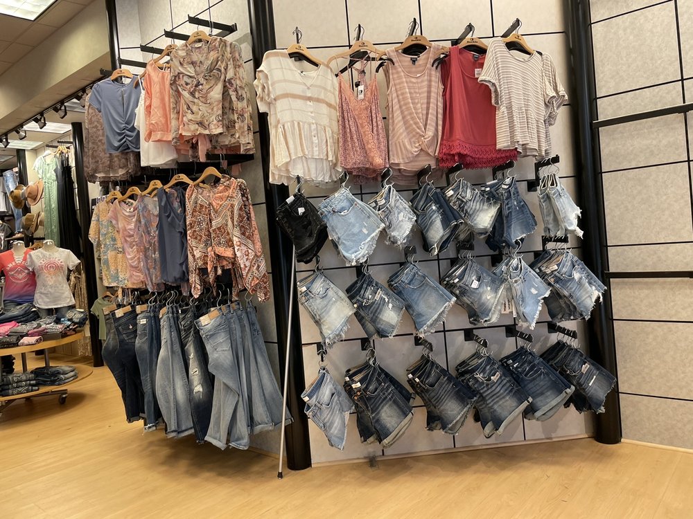 THE BUCKLE - Updated January 2025 - 13 Photos - 10000 Coors Blvd Byp NW ...