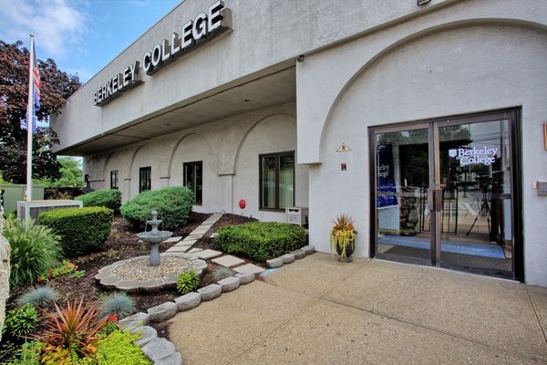 BERKELEY COLLEGE - WOODBRIDGE CAMPUS - Updated October 2025 - 12 Photos ...