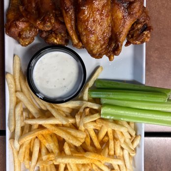 WINGS GONE WILD - Updated October 2025 - 173 Photos & 95 Reviews - 101 ...