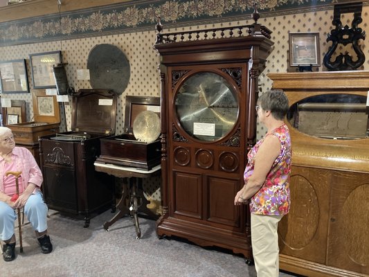 DEBENCE ANTIQUE MUSIC WORLD - Updated July 2025 - 22 Photos - 1261 ...