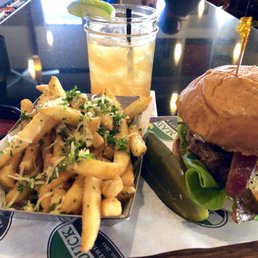 MAD DUCK CRAFT BREWING CAMPUS POINTE - Updated October 2025 - 711 ...