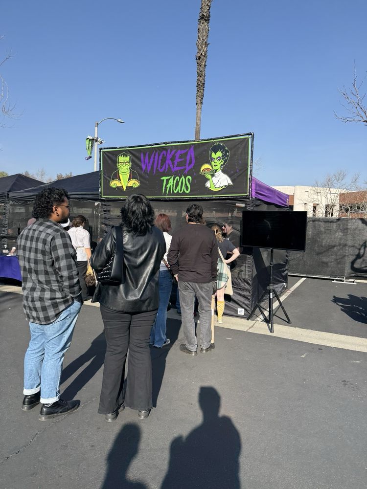 CREEP I E CON - Updated December 2025 - 93 Photos & 13 Reviews - 2000 E ...