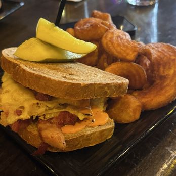 THE SHASKEEN - Updated December 2025 - 70 Photos & 150 Reviews - 909 ...