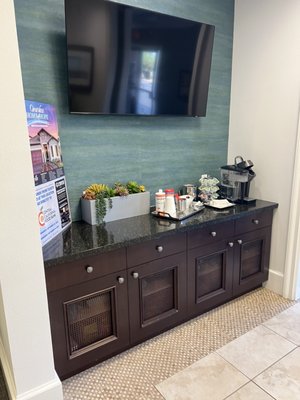 FFB BANK - Updated October 2025 - 10 Photos & 18 Reviews - 7690 N Palm ...