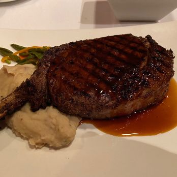 RUSSELL’S STEAKS CHOPS & MORE - Updated November 2024 - 731 Photos ...