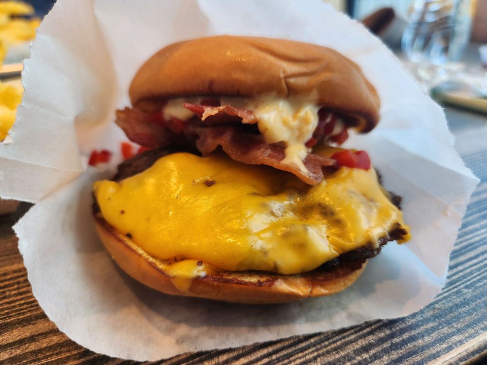 SHAKE SHACK - Updated November 2024 - 44 Photos & 41 Reviews - 14390 ...