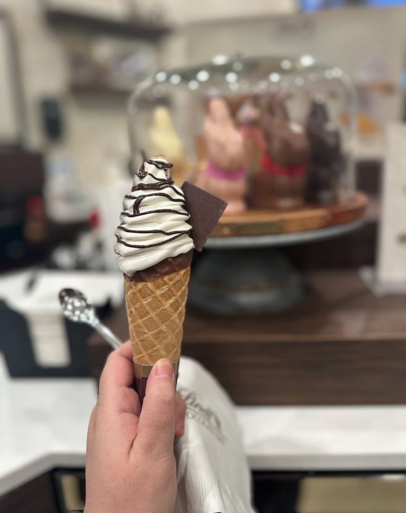 LINDT CHOCOLATE SHOP - Updated October 2025 - 68 Photos & 71 Reviews ...