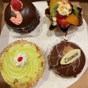 DIVINE DESSERTS - 131 Photos & 187 Reviews - Bakeries - 6045 S Walnut ...