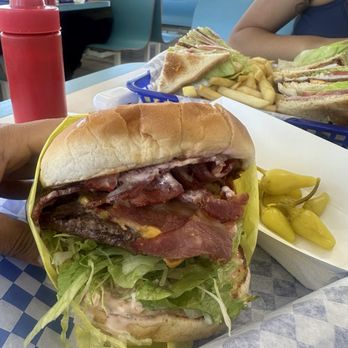 THE LUCKY GREEK - Updated February 2025 - 188 Photos & 289 Reviews ...