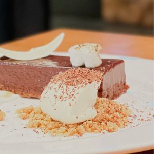 THE CLUB BAR AT THE PENINSULA BEVERLY HILLS - Updated July 2024 - 44 ...