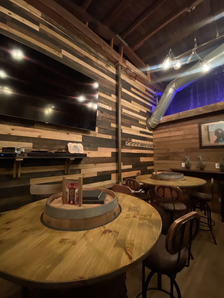 THE WHISKEY SNUG - Updated May 2024 - 26 Photos - 404 Main St, Weston ...
