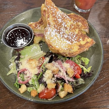 TRAILSIDE TAP - Updated July 2024 - 100 Photos & 104 Reviews - 710 SW ...