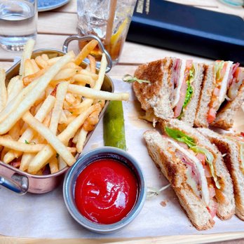 MERRION ROW HOTEL AND PUBLIC HOUSE - Updated September 2024 - 118 ...