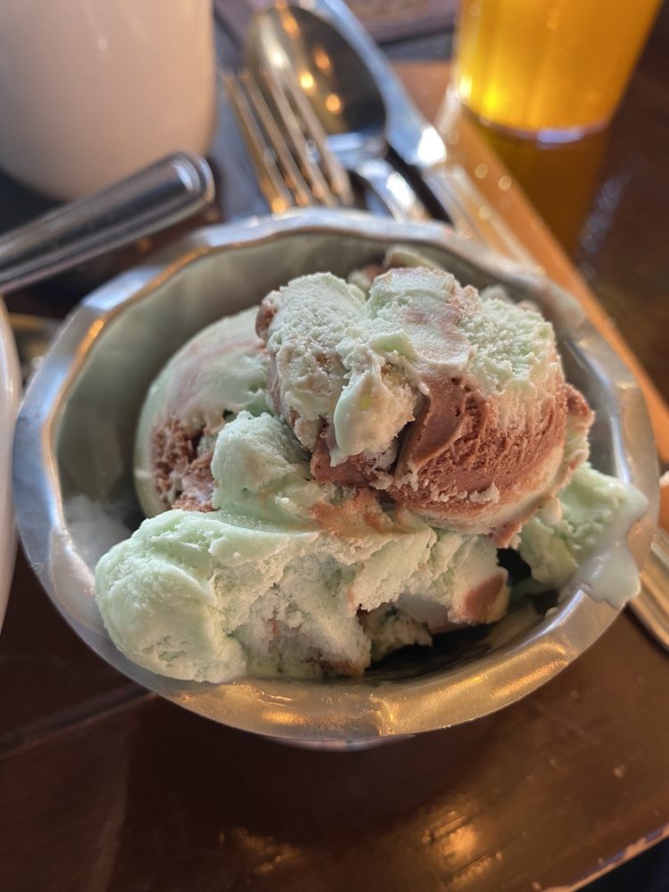 THE OLD SPAGHETTI FACTORY - Updated May 2024 - 112 Photos & 69 Reviews ...