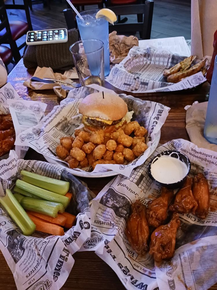 BIG CITY WINGS - Updated January 2026 - 335 Photos & 289 Reviews - 5324 ...