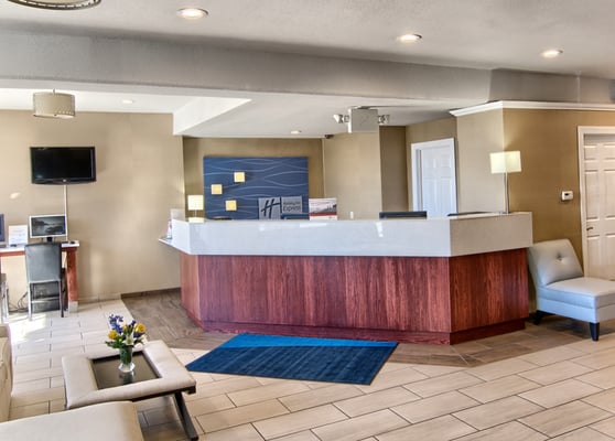 HOLIDAY INN EXPRESS DETROIT-BIRMINGHAM - Updated June 2025 - 37 Photos ...