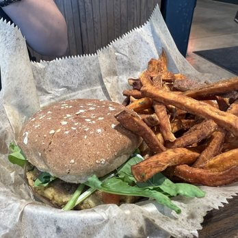 FARM BURGER - MIDTOWN ATLANTA - Updated September 2025 - 172 Photos ...