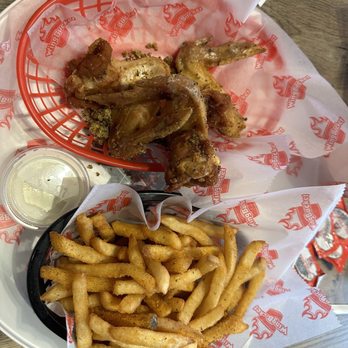 WINGBUCKET - Updated December 2025 - 559 Photos & 630 Reviews - 1200 ...