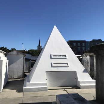 THE VOODOO BONE LADY TOURS New Orleans, LA - Updated November 2024 ...