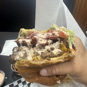 WEEKEND DREAMS BURGERS & GRILL - Updated October 2024 - 307 Photos ...