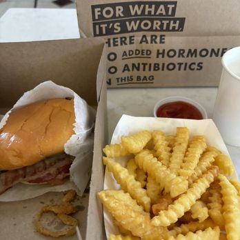 SHAKE SHACK UNION STATION - Updated December 2025 - 398 Photos & 373 ...