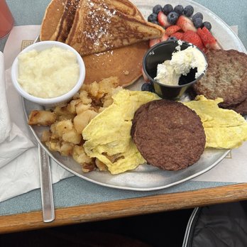 MONTCLAIR FAMILY RESTAURANT - Updated December 2025 - 433 Photos & 463 ...