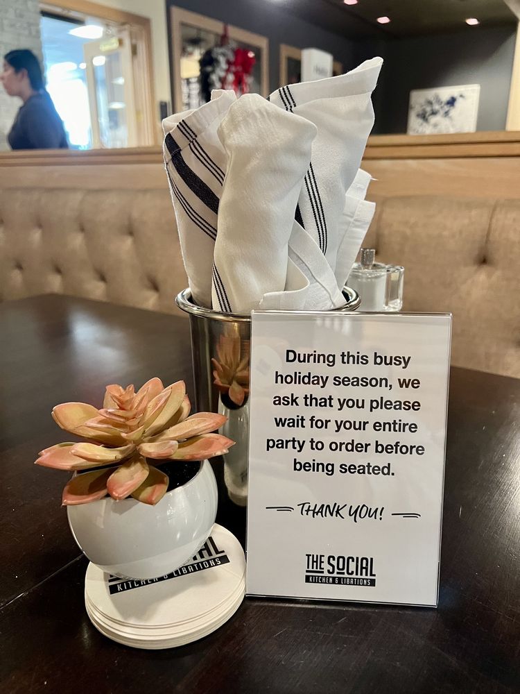 THE SOCIAL KITCHEN & LIBATIONS - 12411 Wayzata Blvd, Minnetonka ...