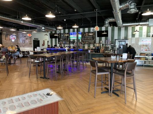 HEADQUARTERS BAR & EATERY - Updated November 2025 - 222 Photos & 100 ...