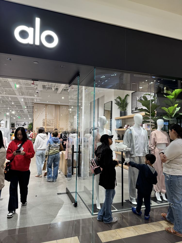 ALO - Updated December 2025 - 17 Photos & 17 Reviews - 1065 Brea Mall ...