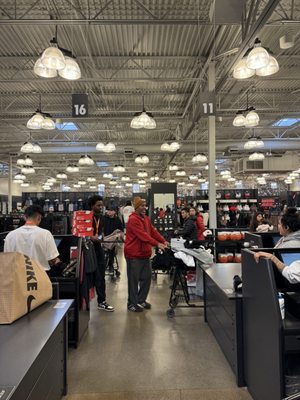 NIKE COMPANY STORE - Updated December 2025 - 671 Photos & 499 Reviews ...