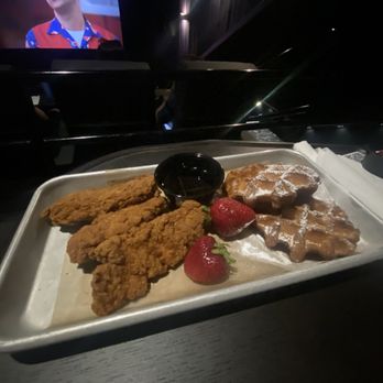 STUDIO MOVIE GRILL - Updated January 2025 - 1667 Photos & 2190 Reviews ...