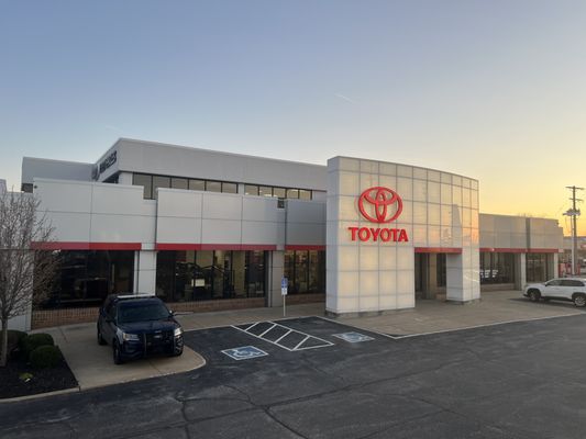 VICTORY TOYOTA OF BROOK PARK - Updated December 2025 - 46 Photos & 81 ...