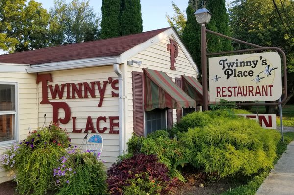 TWINNY’S PLACE - Updated July 2025 - 53 Photos & 59 Reviews - 162 N ...