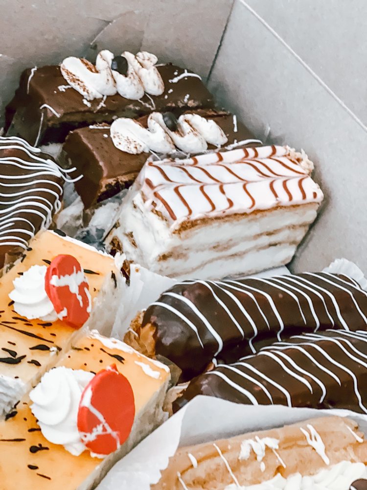 DIVINE DESSERTS - Updated December 2025 - 174 Photos & 261 Reviews ...