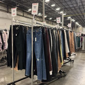 RETAIL 101 - Updated December 2025 - 36 Photos & 42 Reviews - 20 ...