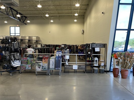 GOODWILL SUPERSTORE - Updated August 2025 - 20 Photos & 18 Reviews ...