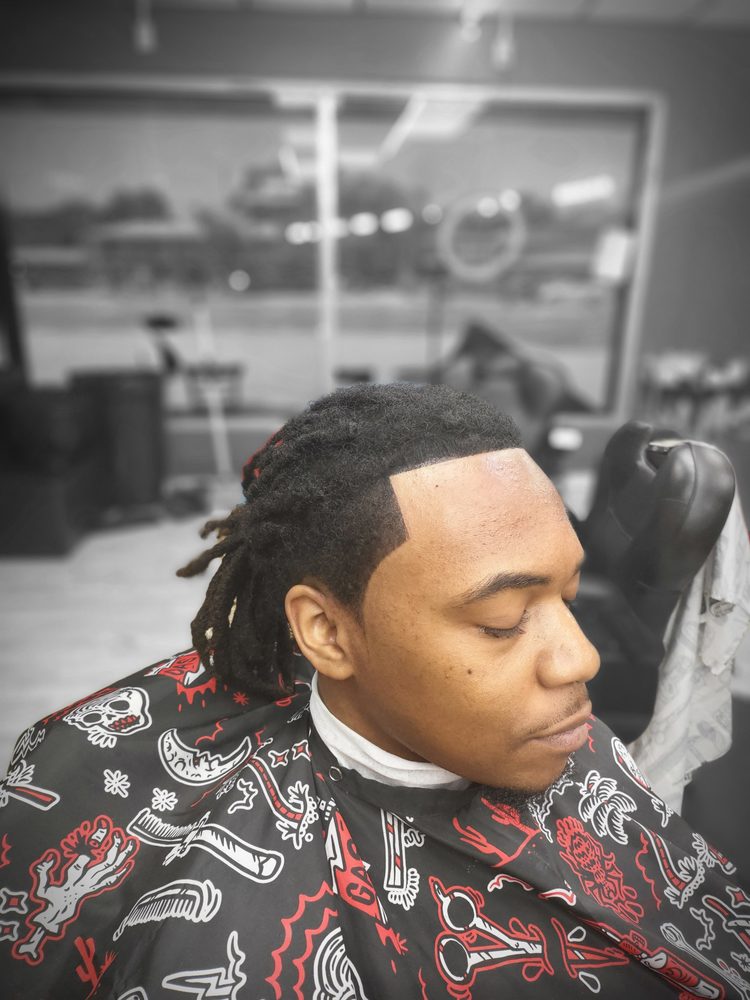 QUEEN OF FADES BARBERSHOP - Updated November 2024 - Request an ...