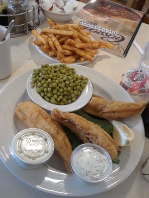 CROSSROADS FAMILY RESTAURANT - 32 Photos & 31 Reviews - 606 S Coucil St ...