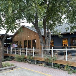 ESTE - Updated July 2025 - 1104 Photos & 342 Reviews - 2113 Manor Rd ...