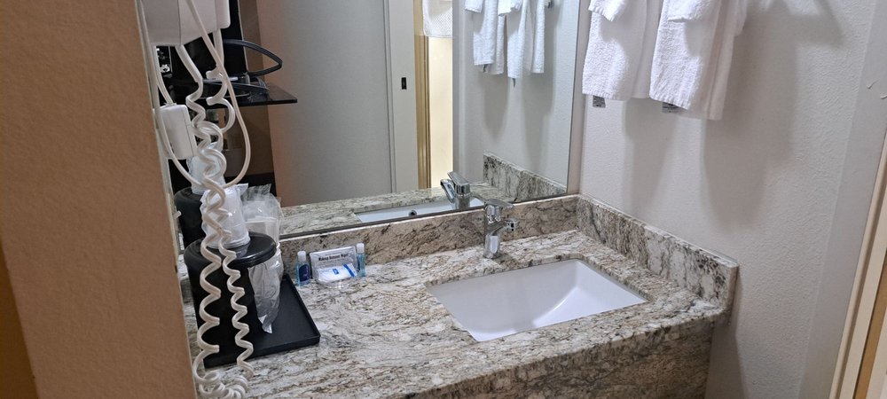 RODEWAY INN AIRPORT - Updated October 2025 - 42 Photos & 60 Reviews ...