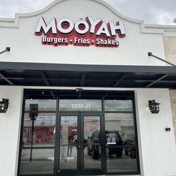 MOOYAH BURGERS, FRIES & SHAKES - Updated August 2025 - 127 Photos & 68 ...