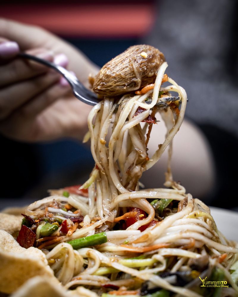 ISAAN DER - 81 Photos & 25 Reviews - 730 Queen St E, Toronto, Ontario ...