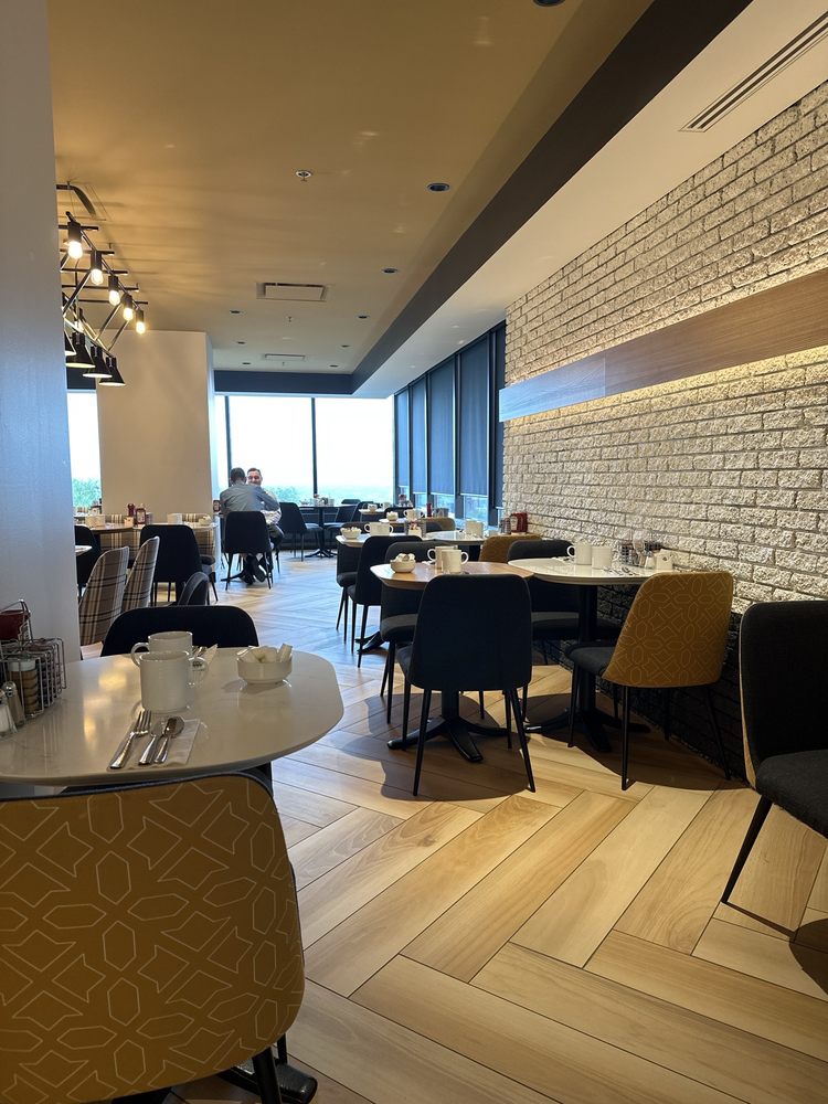 DELTA HOTELS BY MARRIOTT QUEBEC - Updated September 2024 - 37 Photos ...