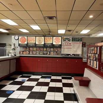 WEDGEWOOD FERNANDO’S PIZZA - AUSTINTOWN - Updated December 2025 - 70 ...