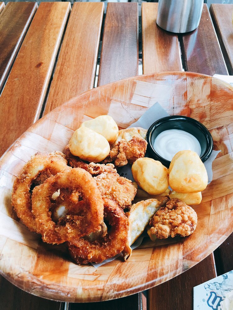 MOOLOOLABAR - Updated July 2025 - 22 Photos - 20 East Coast Rd ...